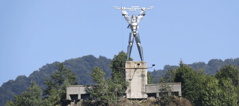 Statuia lui Prometeu(Monumentul Electricitatii) – Primăria Arefu